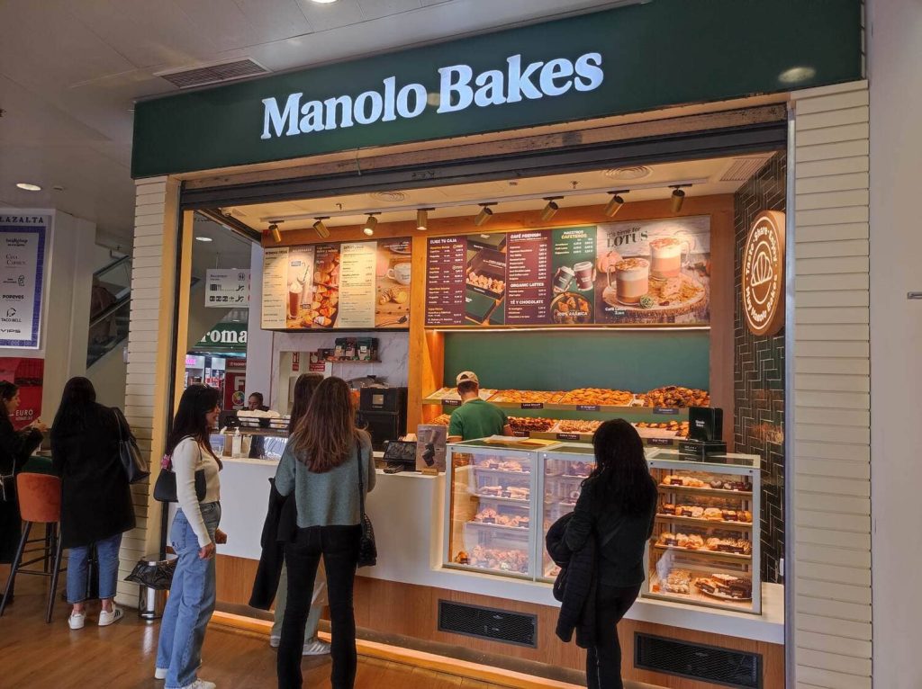 CAFETERIA MANOLO BAKES CENTRO COMERCIAL NERVION PLAZA, SEVILLA
